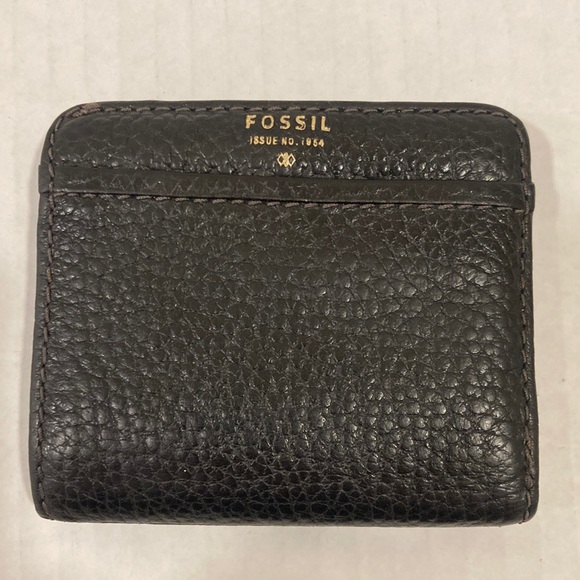 Fossil | Bags | Fossil Mens Black Leather Wallet Gray Interior Snap ...